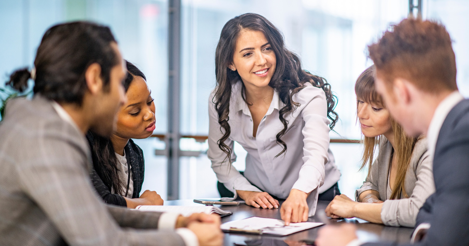 The 3 Key Differences Between A Communicator & Dictator